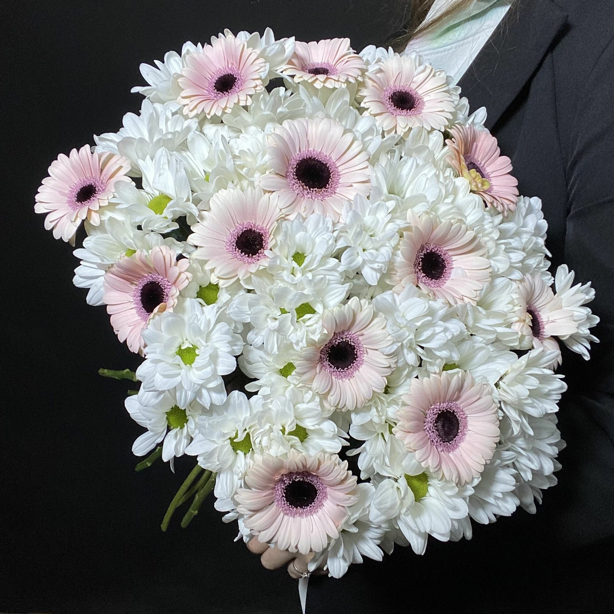 Герберы и хризантемы (гербер 13 шт, хризантема 10 шт.), высота букета 45 см