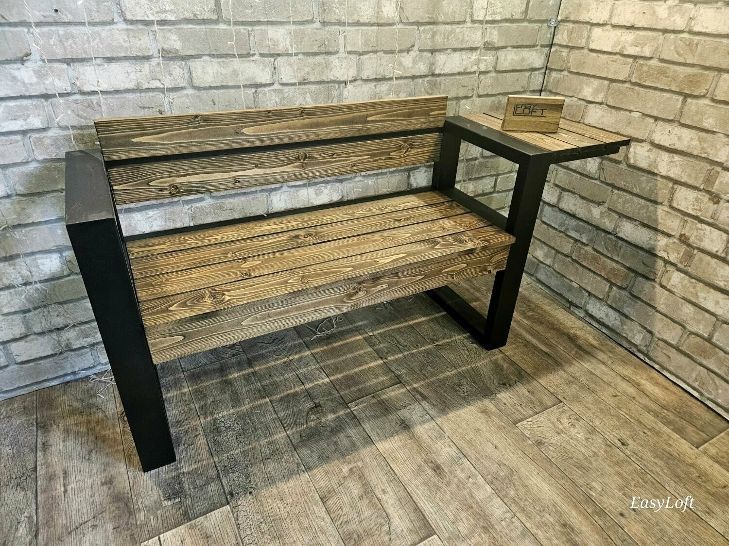 Скамейка EasyLOFT в лофт-стиле с металлическим каркасом, столиком и сиденьем из дерева