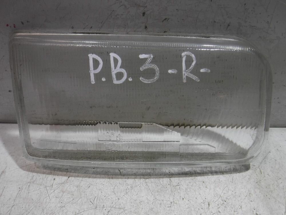 Стекло фары правой VW Passat B3 4411109RLDE