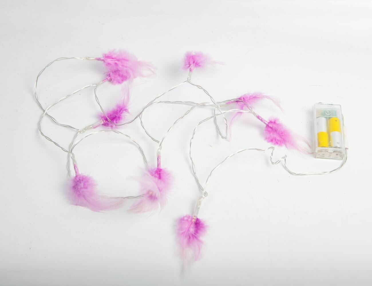 Светодиодная гирлянда с пёрышками пьюмми, светло-сиреневая, 10 тёплых белых LED-огней, 1.8+0.4 м, таймер, прозрачный провод, батарейки, Kaemingk 481918-сиреневая