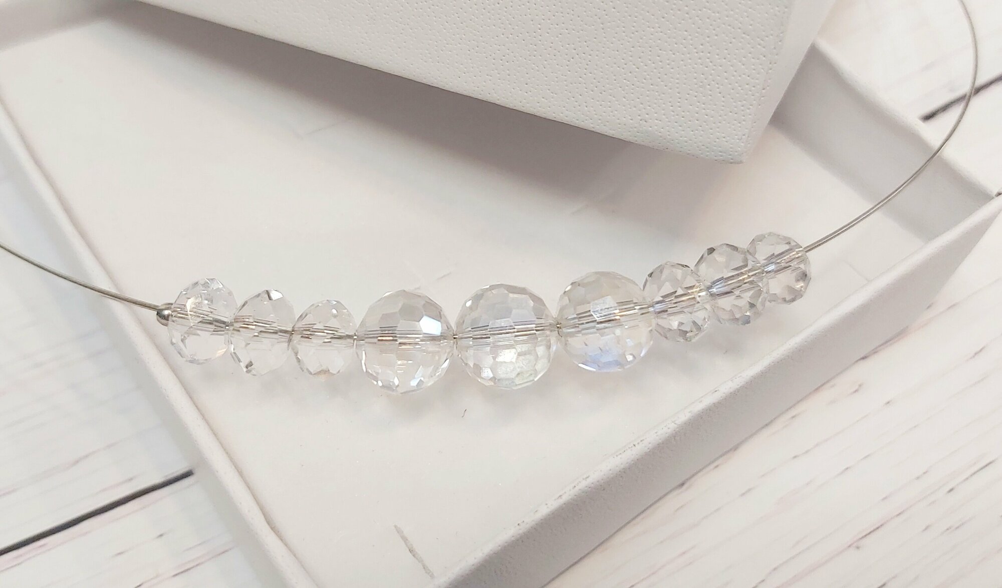 Колье, стекло