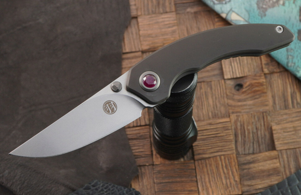 Складной нож Maxace Yu (коричневая рукоять, стоунвош, M390) MY02