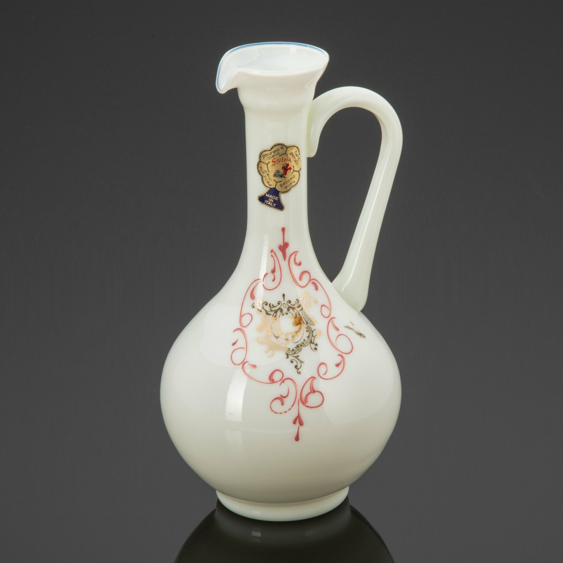 Кувшин изящной формы, с декором в виде вензеля, S.T.E.L.V.I.A, стекло, молочное