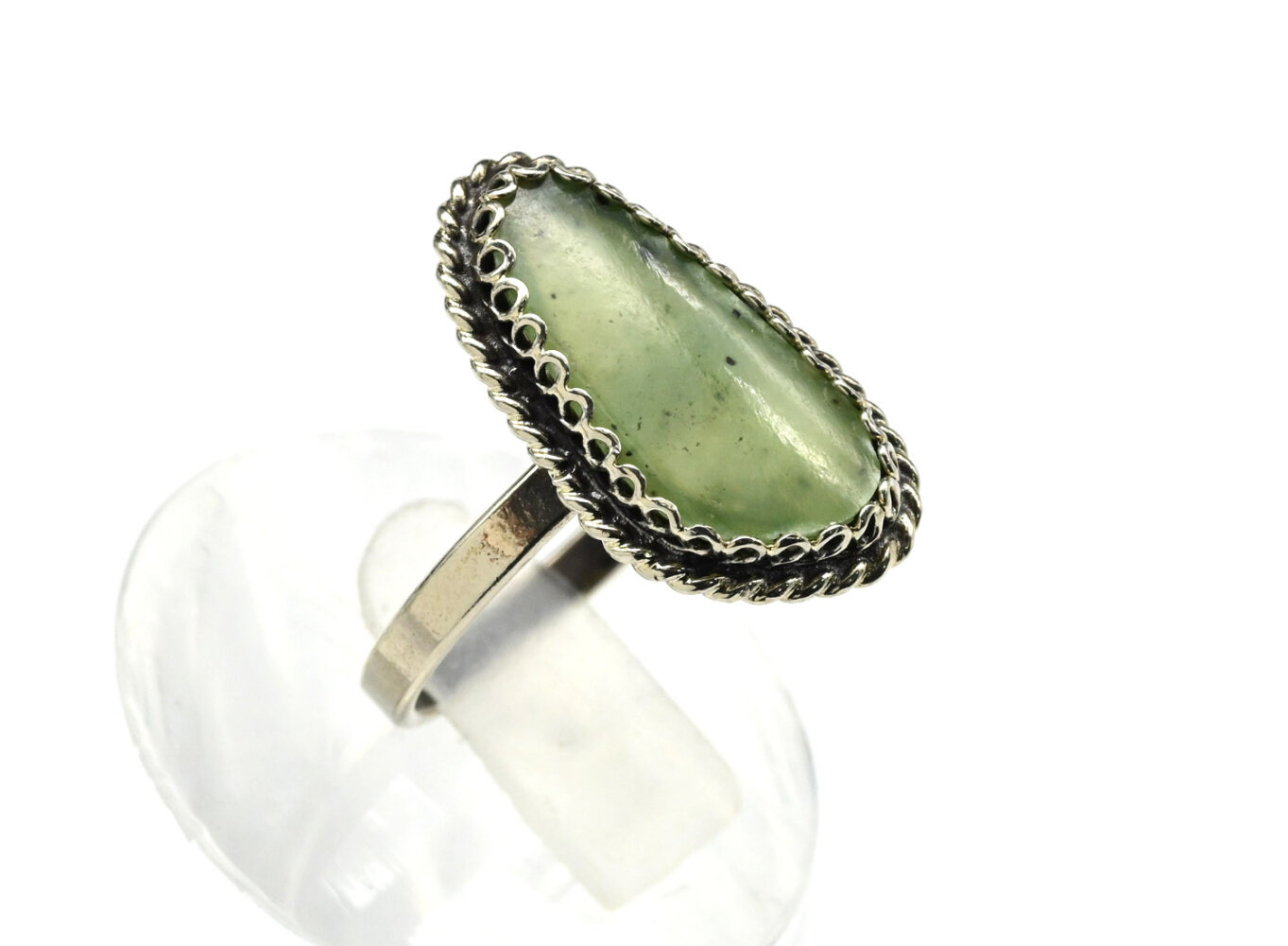 Кольцо, нефрит