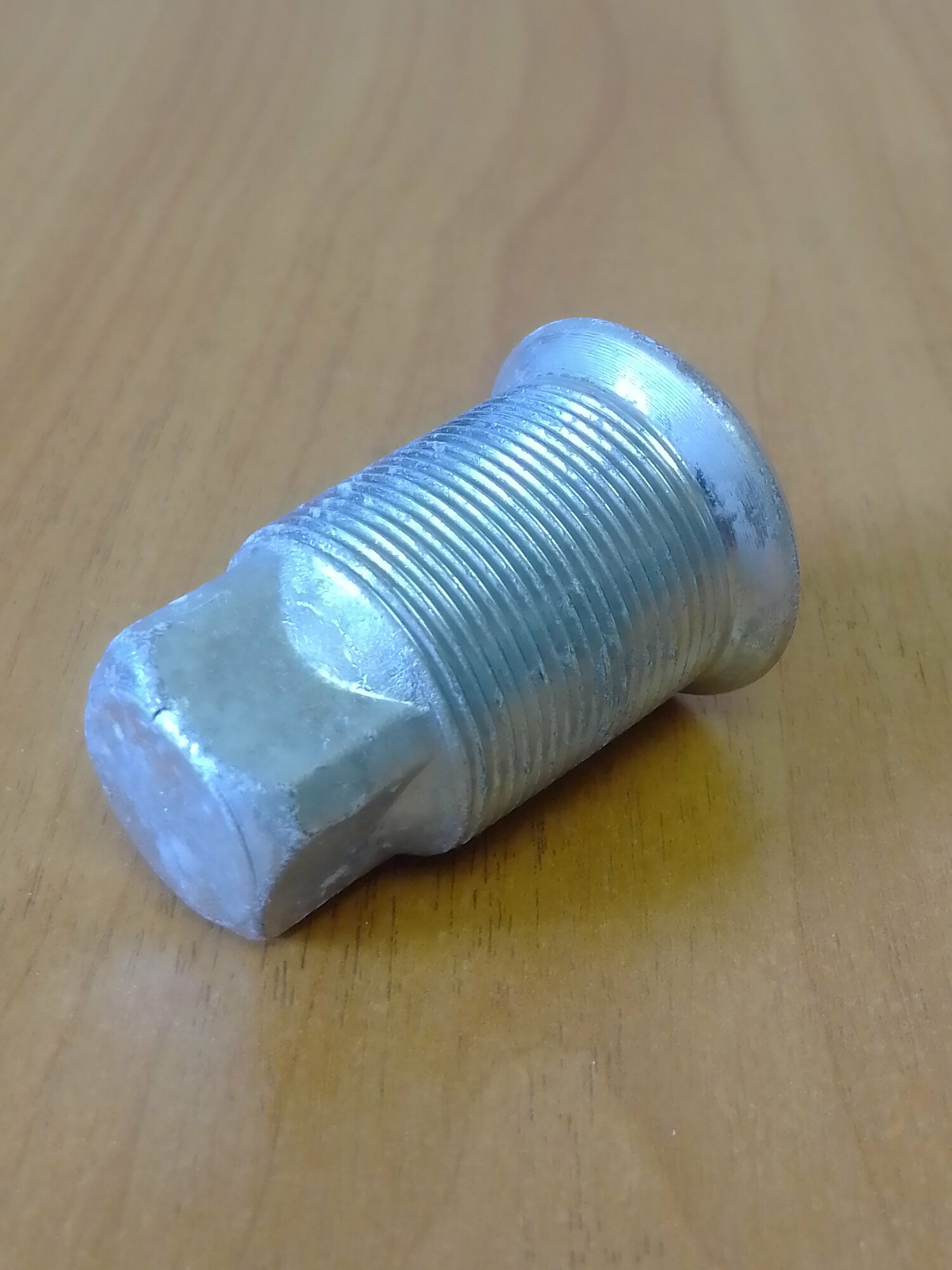 Футорка задняя правая М30х1,5 наружная, М20х1,5 внутренняя для автомобилей ГАЗ-53,3307, ЗИЛ, КРАЗ. Красная Этна 250720-п29