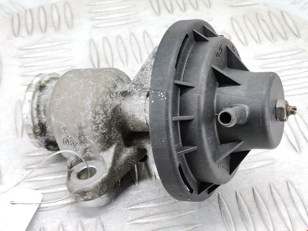 Клапан ЕГР EGR Volkswagen Caddy 3 038131501BC арт. 1823025