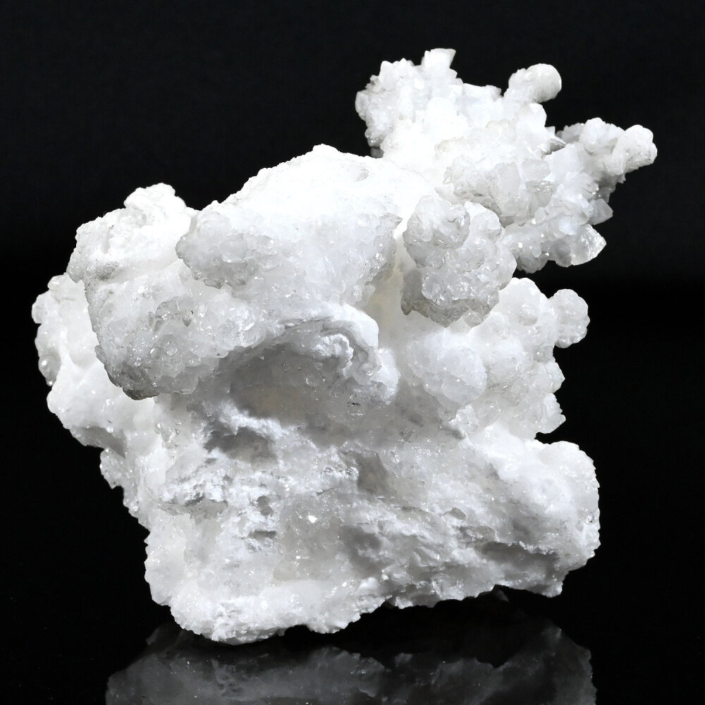 Арагонит белый кристаллическое образование 98*93*94мм, 597г .