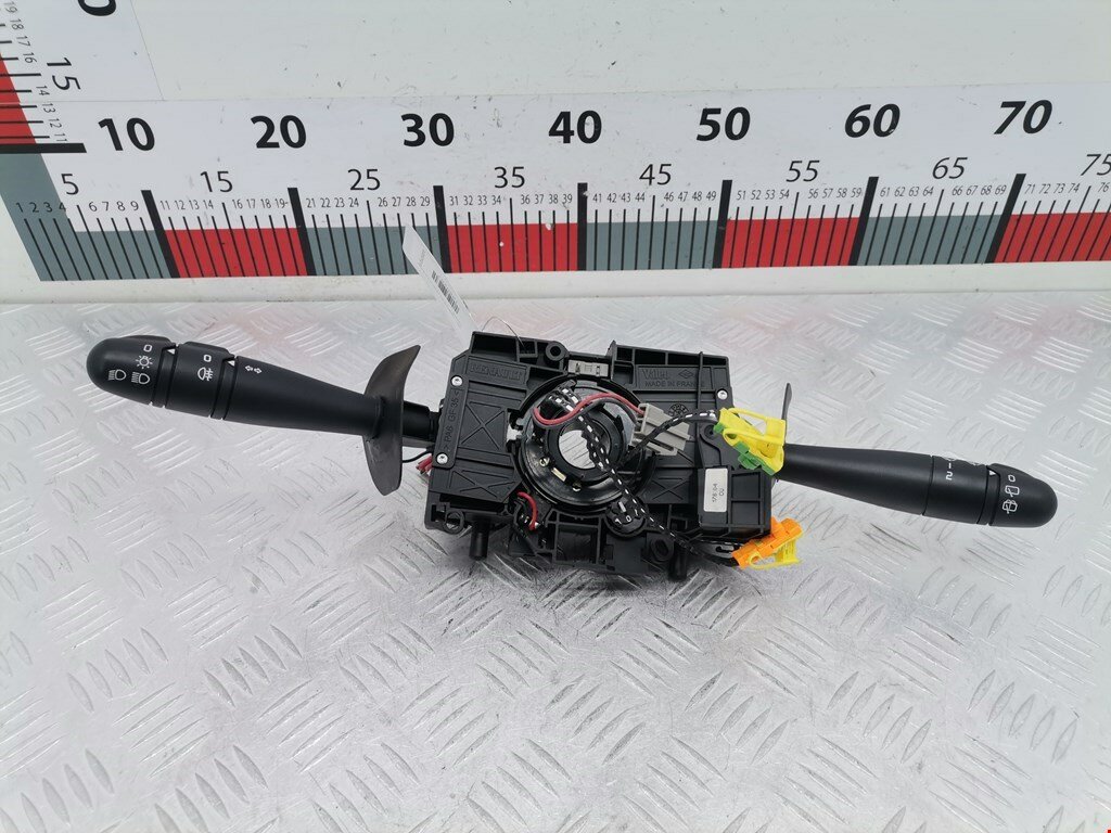 Переключатель поворотов и дворников (стрекоза) Renault Clio 2 7701066570 арт. 1989267