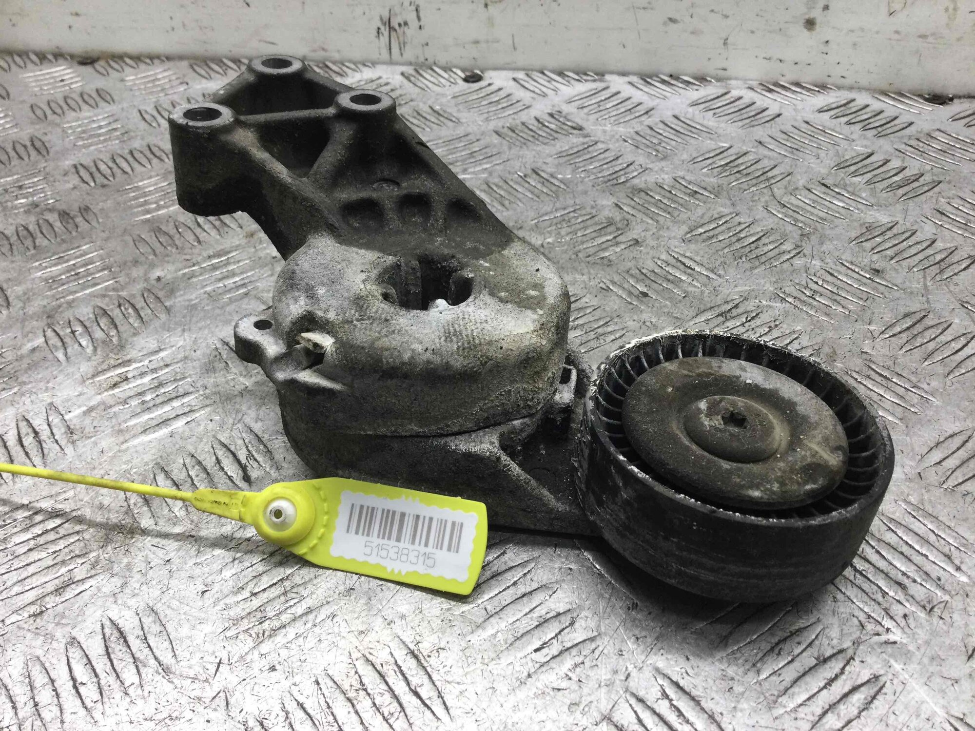 Б/У Натяжитель ремня генератора Volkswagen Golf 4 поколение (1997-2004) 2001 г.