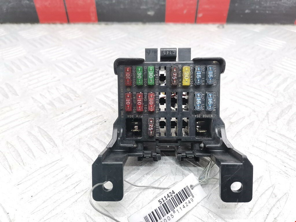 Блок предохранителей Mazda Premacy CB8167030A арт. 511424