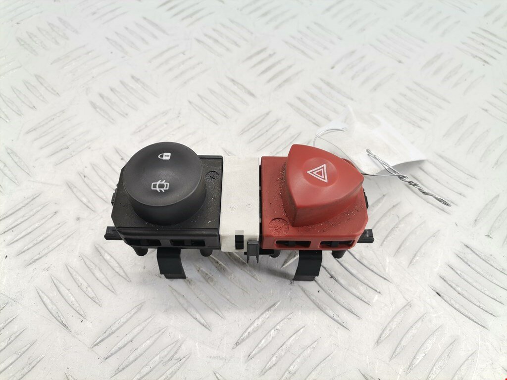 Кнопка аварийной сигнализации Renault Scenic 2 8200407415 арт. 1054355