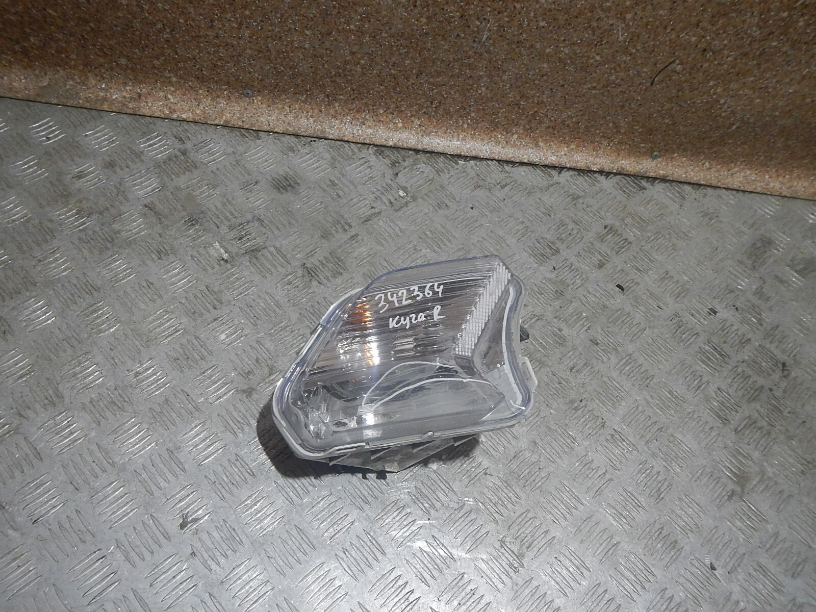 Б/У Фара противотуманная правая, Ford (Форд)-KUGA (13-) FORD KUGA (13-19) 17- Трещина на стекле 10 см.,задиры,сломано 2 к...