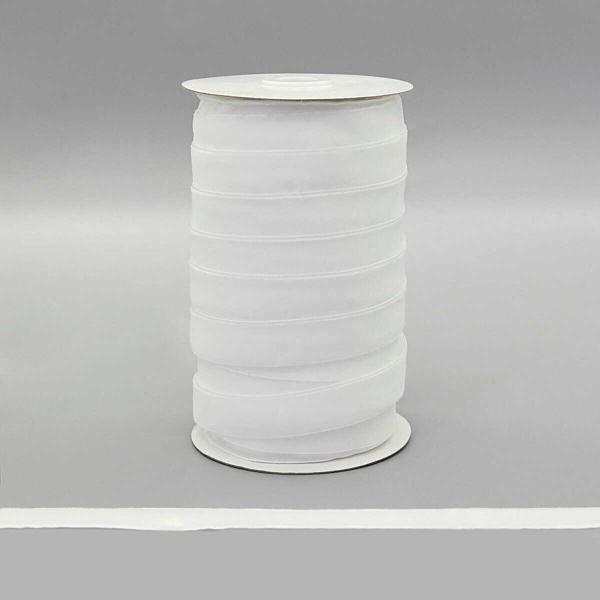 Лента бархатная 2,0см*32,9м 0081-1901 (8501 белый)