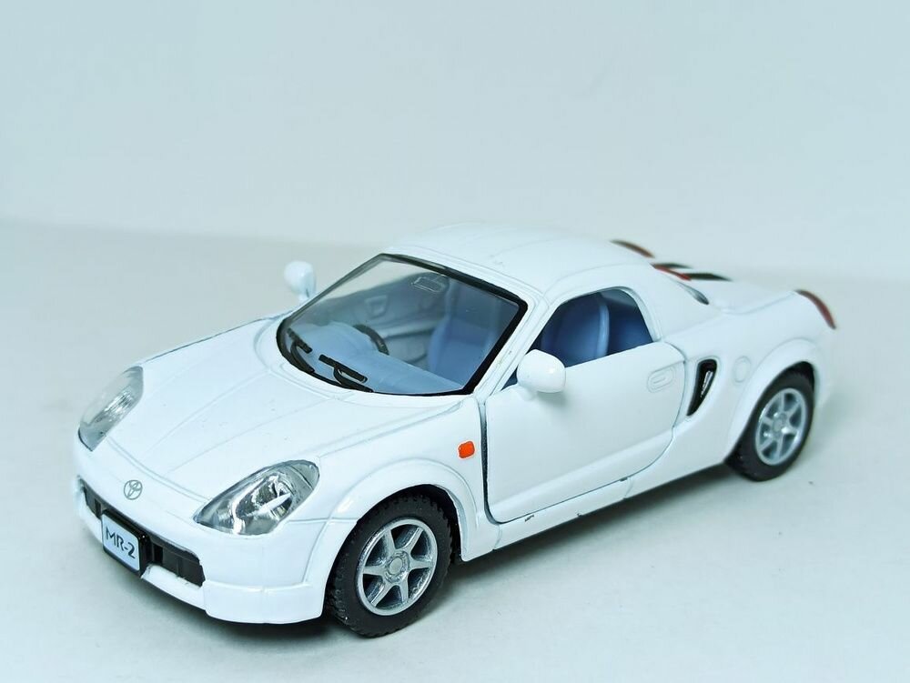 Модель машины KINSMART "Toyota MR2 " инерция 1:32