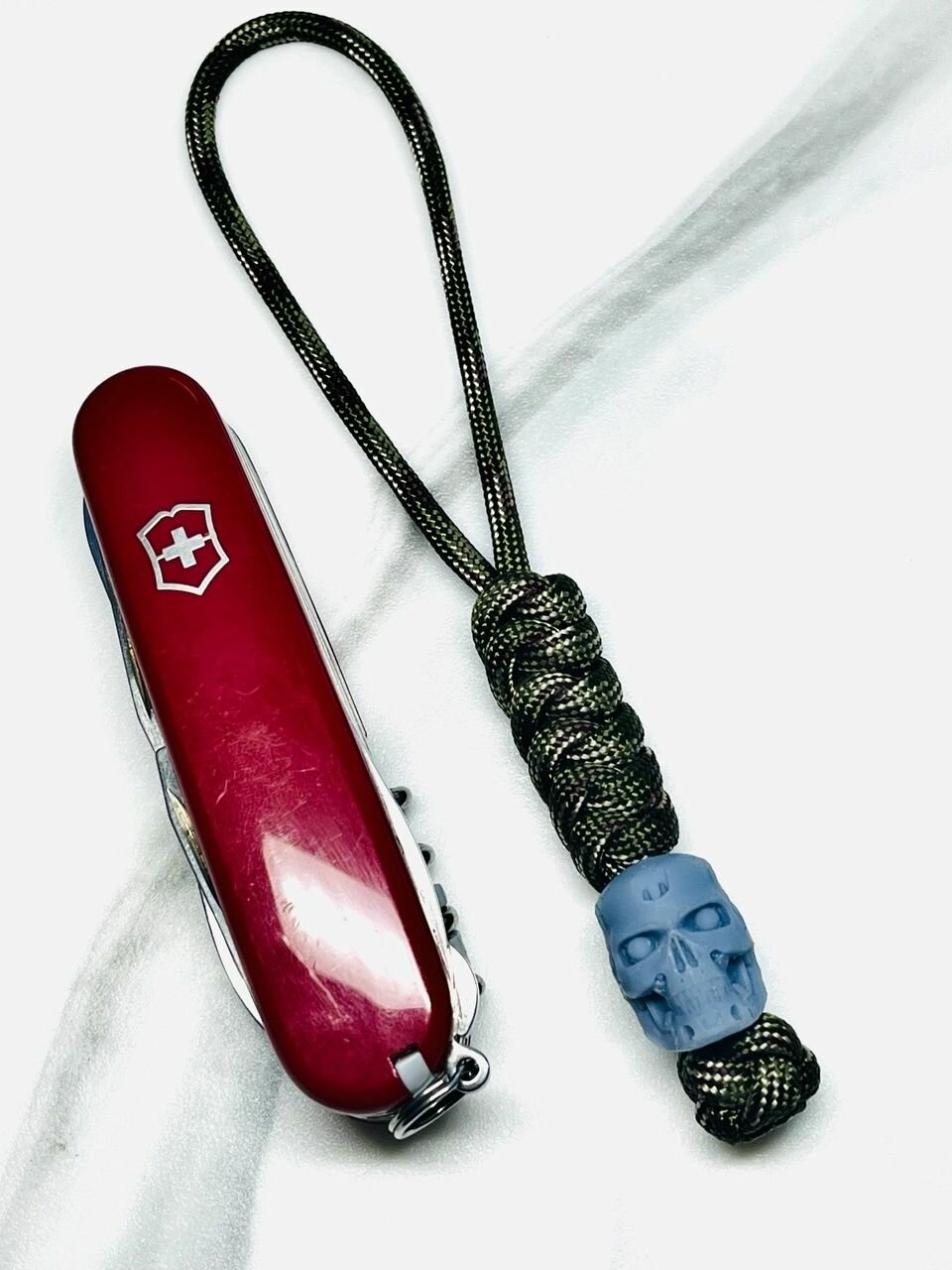 Темляк для ножа из паракорда с пластиковой бусиной Терминатор Т-800