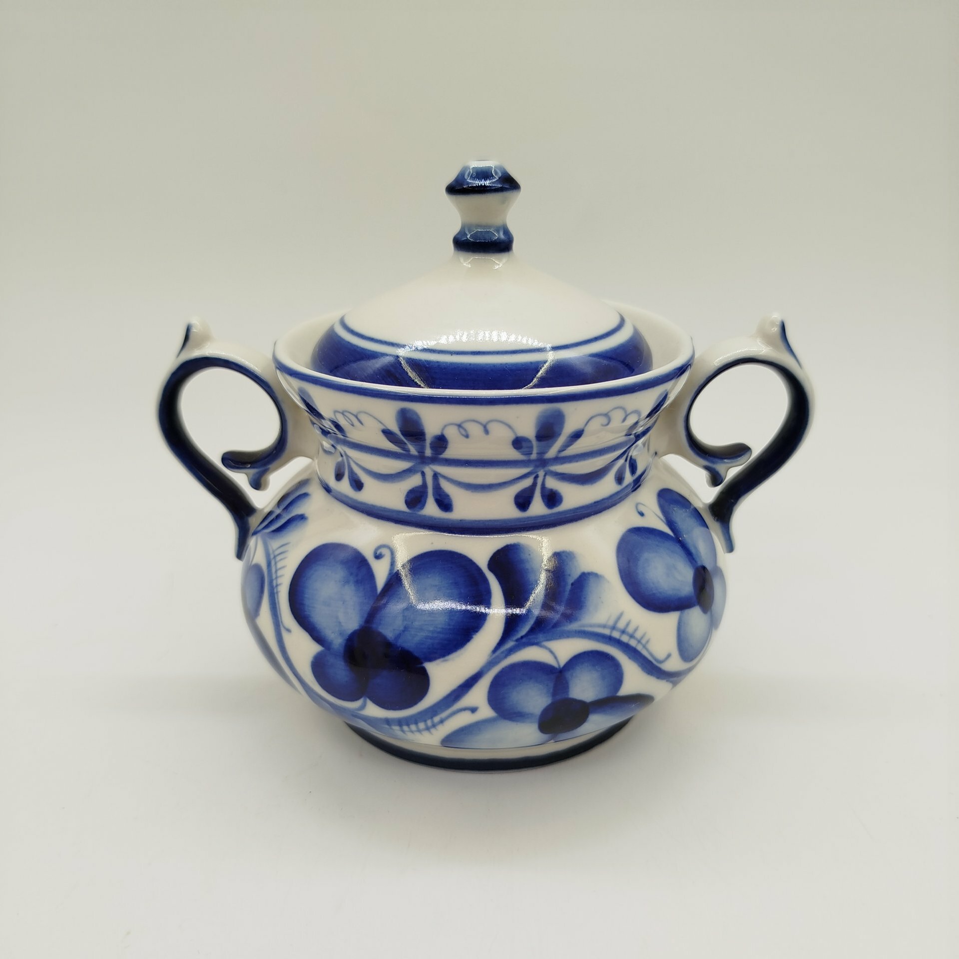 Сахарница с растительным декором, фарфор, роспись, Объединение «Гжель», СССР