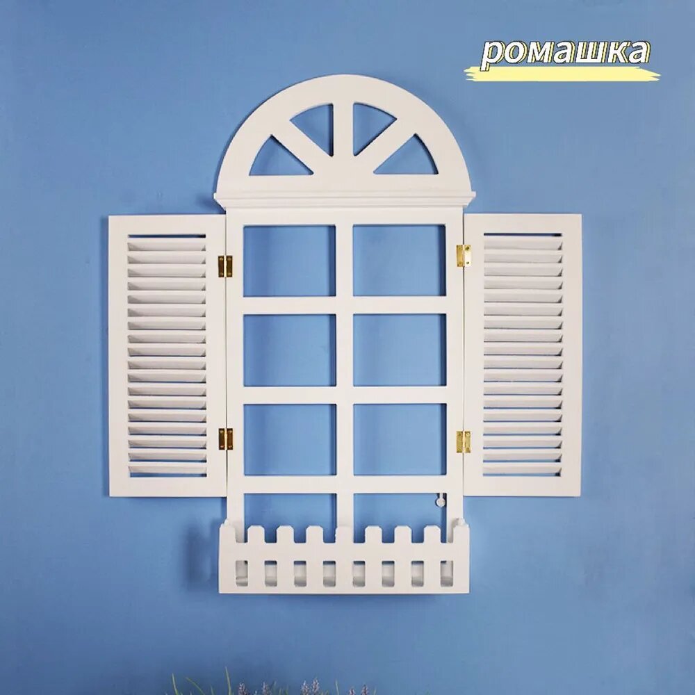 Фальш-окно декоративное из массива сосны белого цвета для интерьера. Декоративное окно с имитацией ставень.