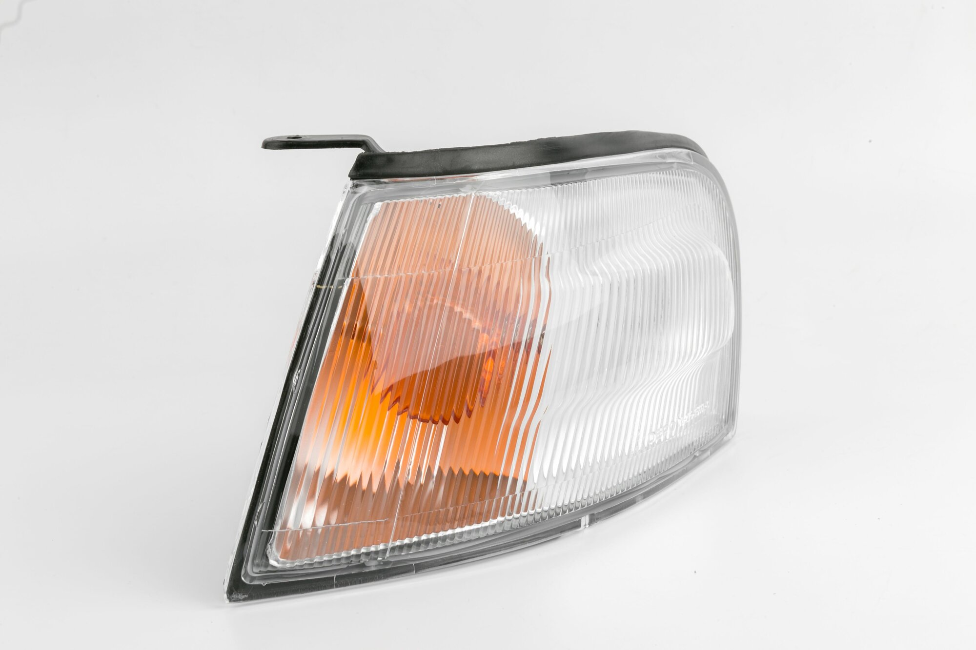 Поворотник левый для Ниссан Санни 1994-1999, oem 261251M125 арт 2151566LAE