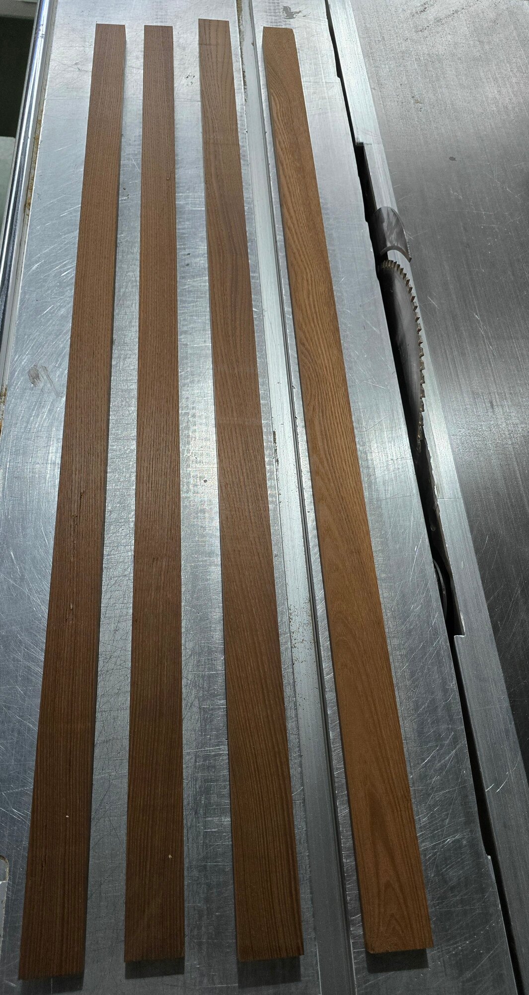 Рейка деревянная термоясень 20х40х1000-2 штуки. Для хобби, творчества, поделок и интерьера.