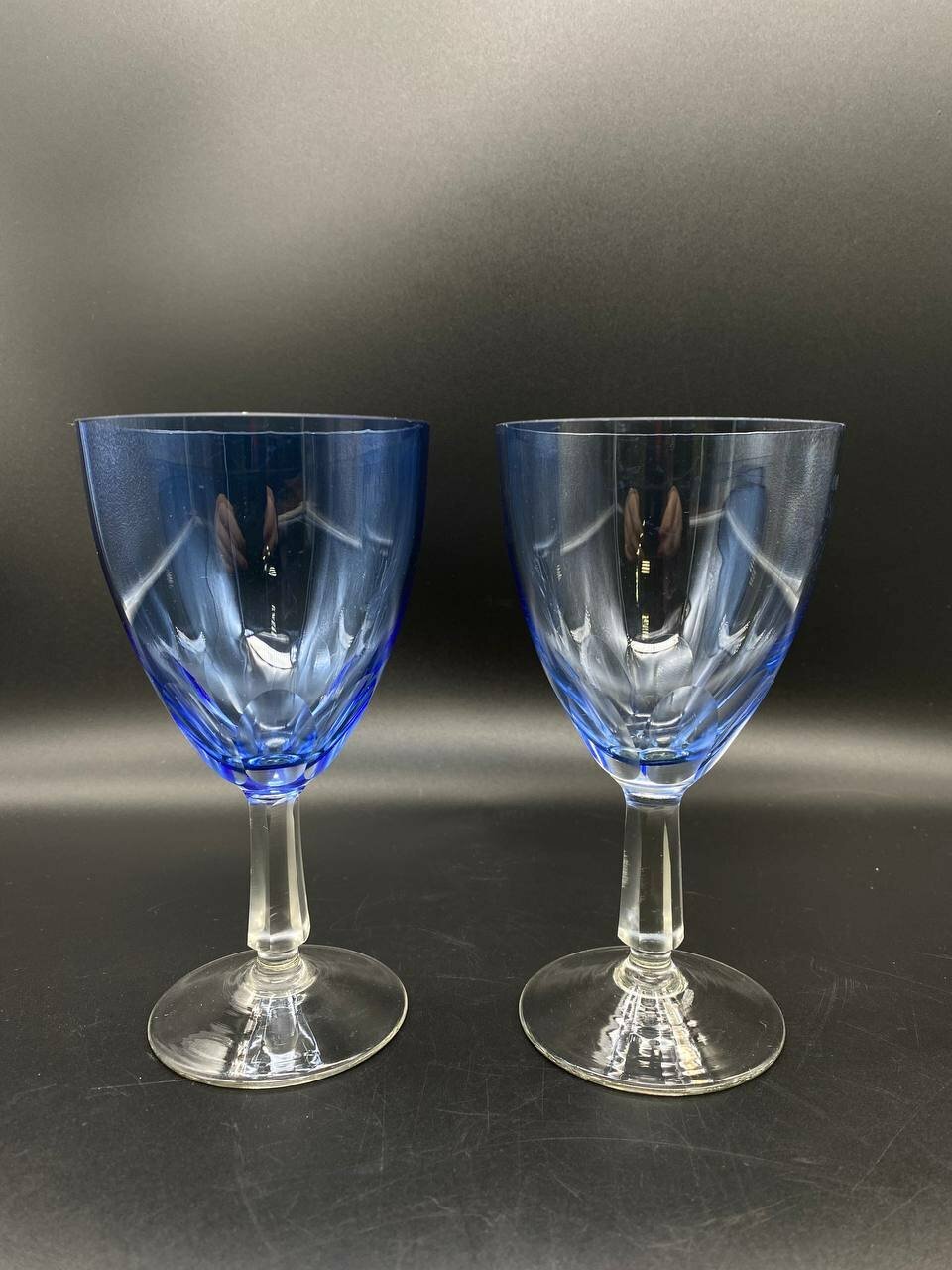 Набор из 2 бокалов с рельефным декором, цветное стекло, резьба, СССР, 1960-1980 гг.