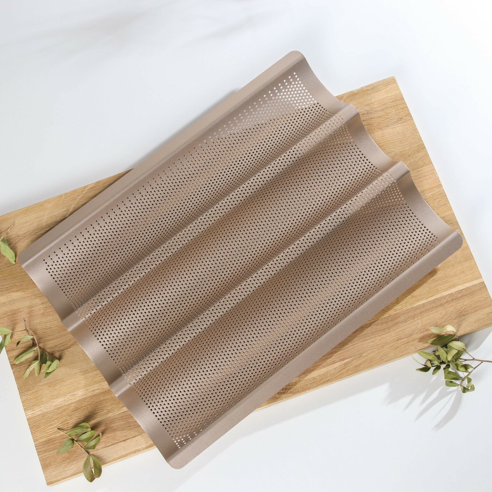 Форма для выпечки багетов Gold перфорированная, 38.5×28.5×3.5 см, антипригарное покрытие, цвет золотой