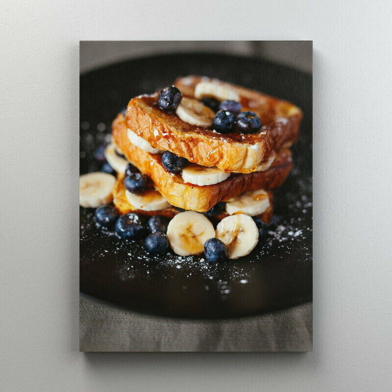 Интерьерная картина на холсте "Гренки с ягодами" для кухни, кафе и ресторанов, размер 22x30 см