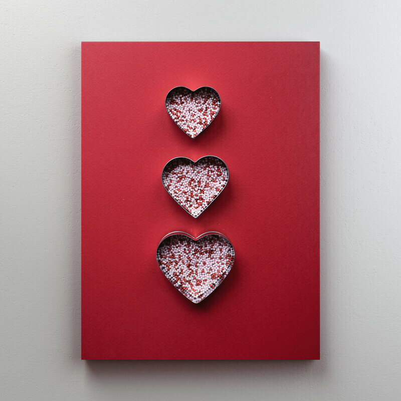 Интерьерная картина на холсте "Кондитерская посыпка бисер в сердечке" размер 22x30 см