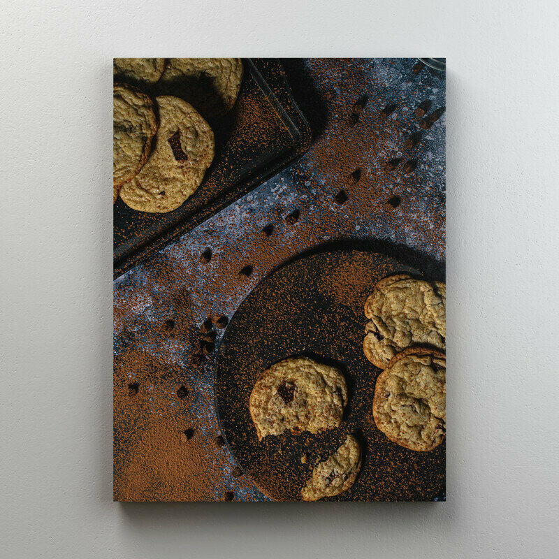 Интерьерная картина на холсте "Печенье на тарелке" для кухни, кафе и ресторанов, размер 22x30 см