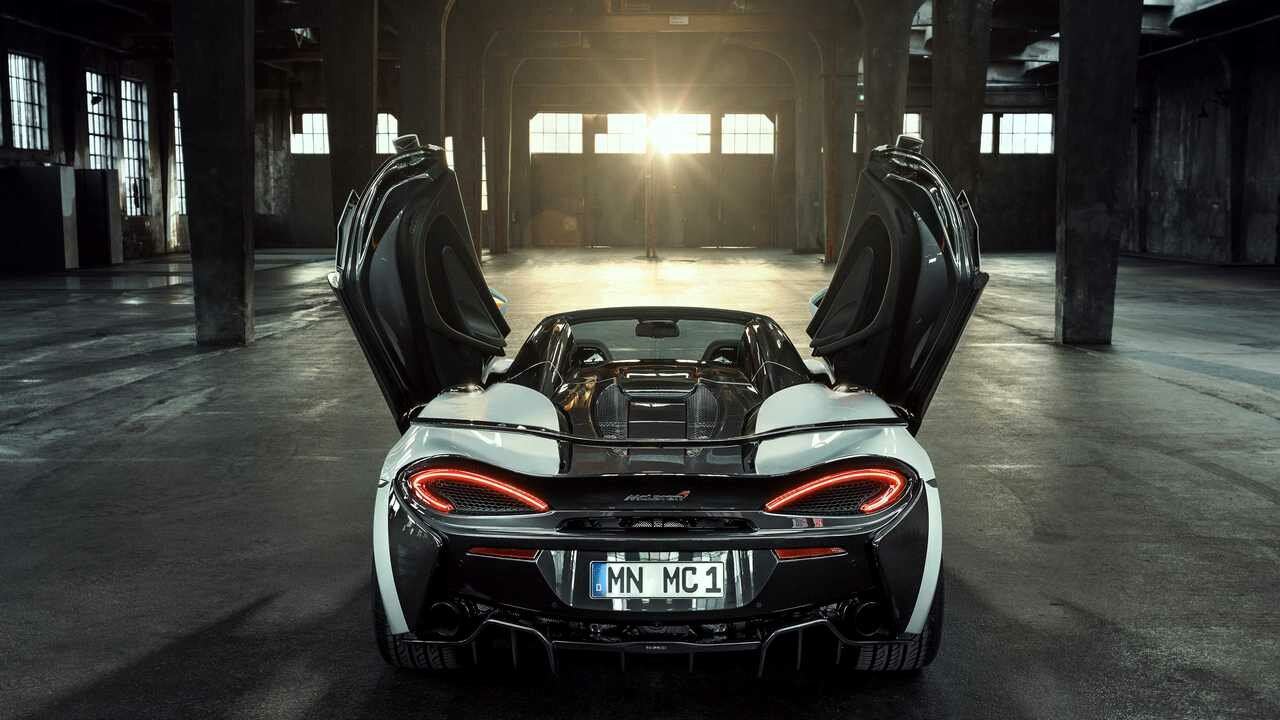 Картина на холсте 60x110 LinxOne "Автомобили mclaren" интерьерная для дома / на стену / на кухню / с подрамником