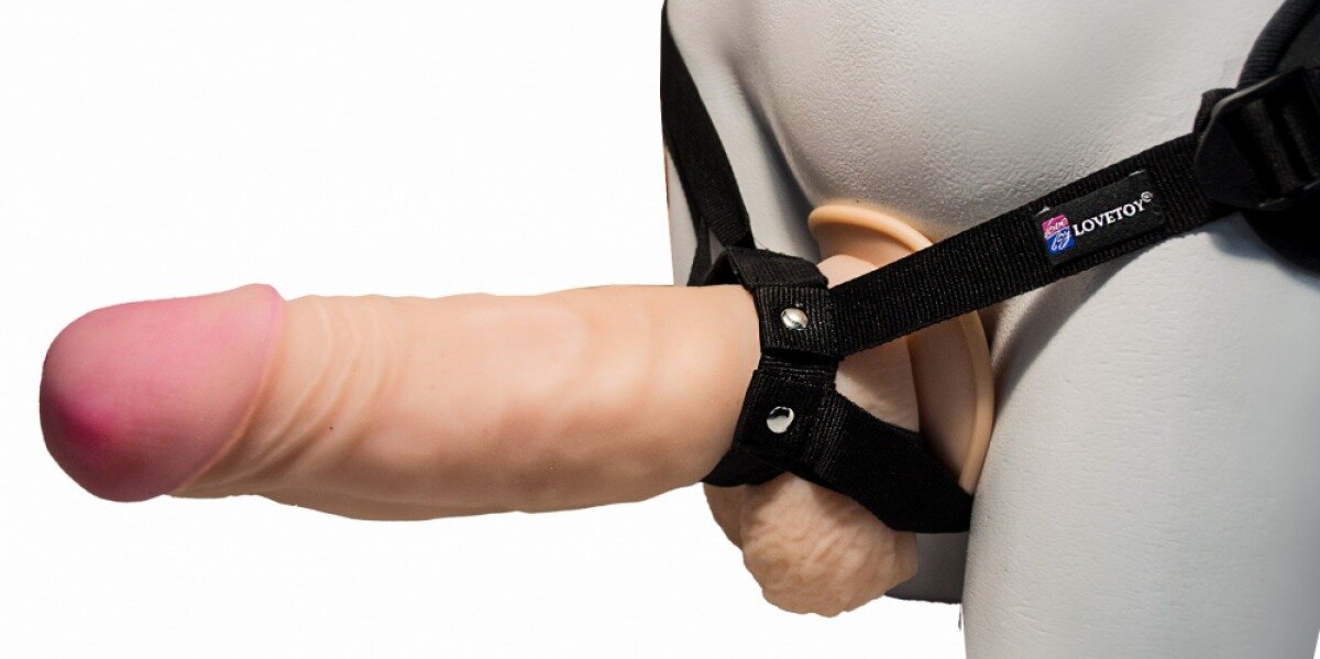 Супер гигант на присоске со страпон-трусиками (вторая кожа)