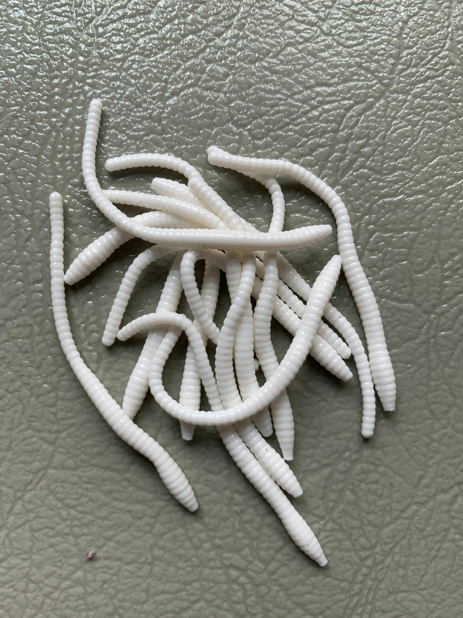 Мягкая силиконовая приманка Червячки(worms) 65мм (15шт) Белый (White).