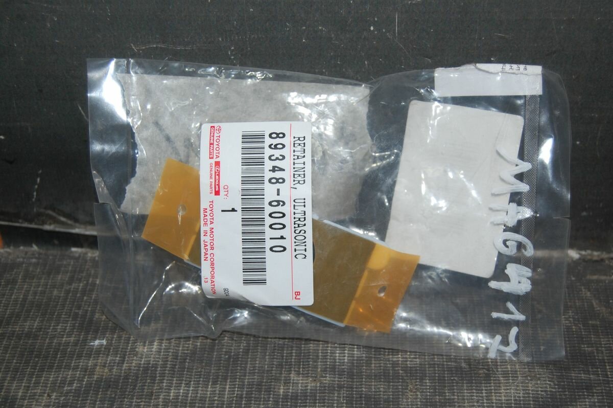 Кронштейн датчика парковки бампера переднего (угловой) для Lexus LX 3 (2015-21гг) 8934860010