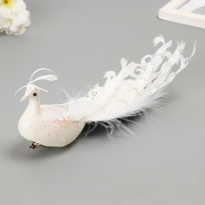 Фигурка - пушистик, декор на прищепке «Голубь с высоким хохолком и в блестках», белый, 7×5×28 см