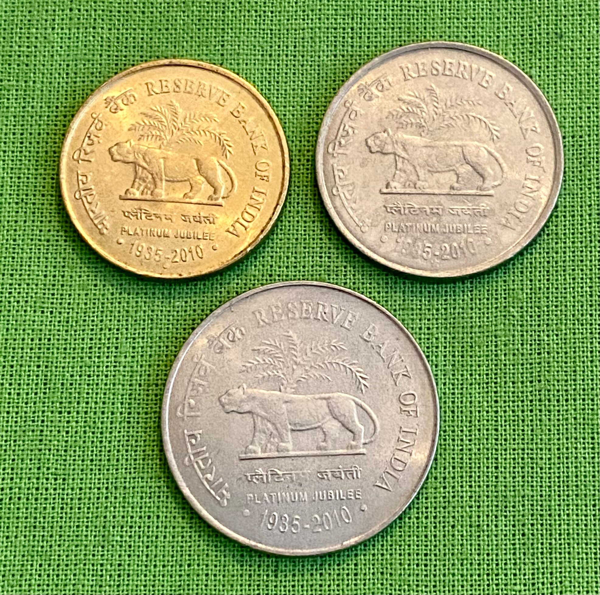 Монета Индии 1,2,5 рупий 2010 года (Тигр)