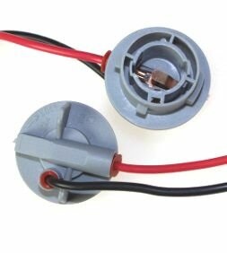 Патрон под лампу P21W (1156 одноконт.) с проводами, пластик TM Nord YADA