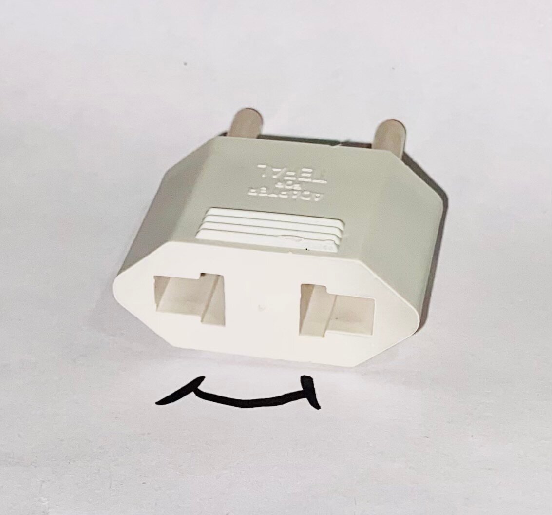 Универсальный сетевой адаптер - переходник с американской и евро вилки на российскую для всех Meta Quest, Meta Quest 2, Meta Quest 3.