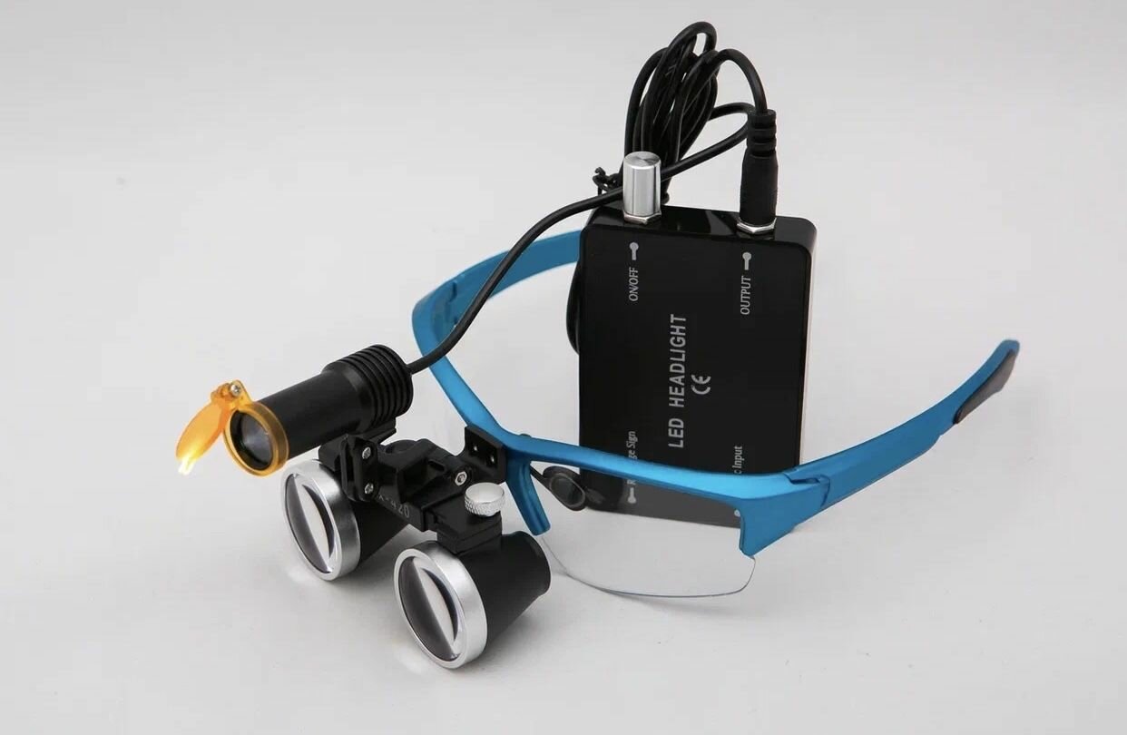 Профессиональные бинокуляры очки-лупы 3,5x-420 с подсветкой 5W для стоматологов.