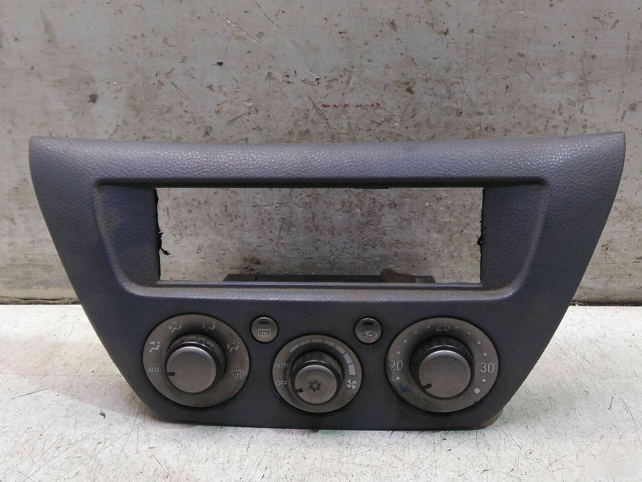 Блок управления отопителем Mitsubishi Lancer IX (2000—2007) MR550344