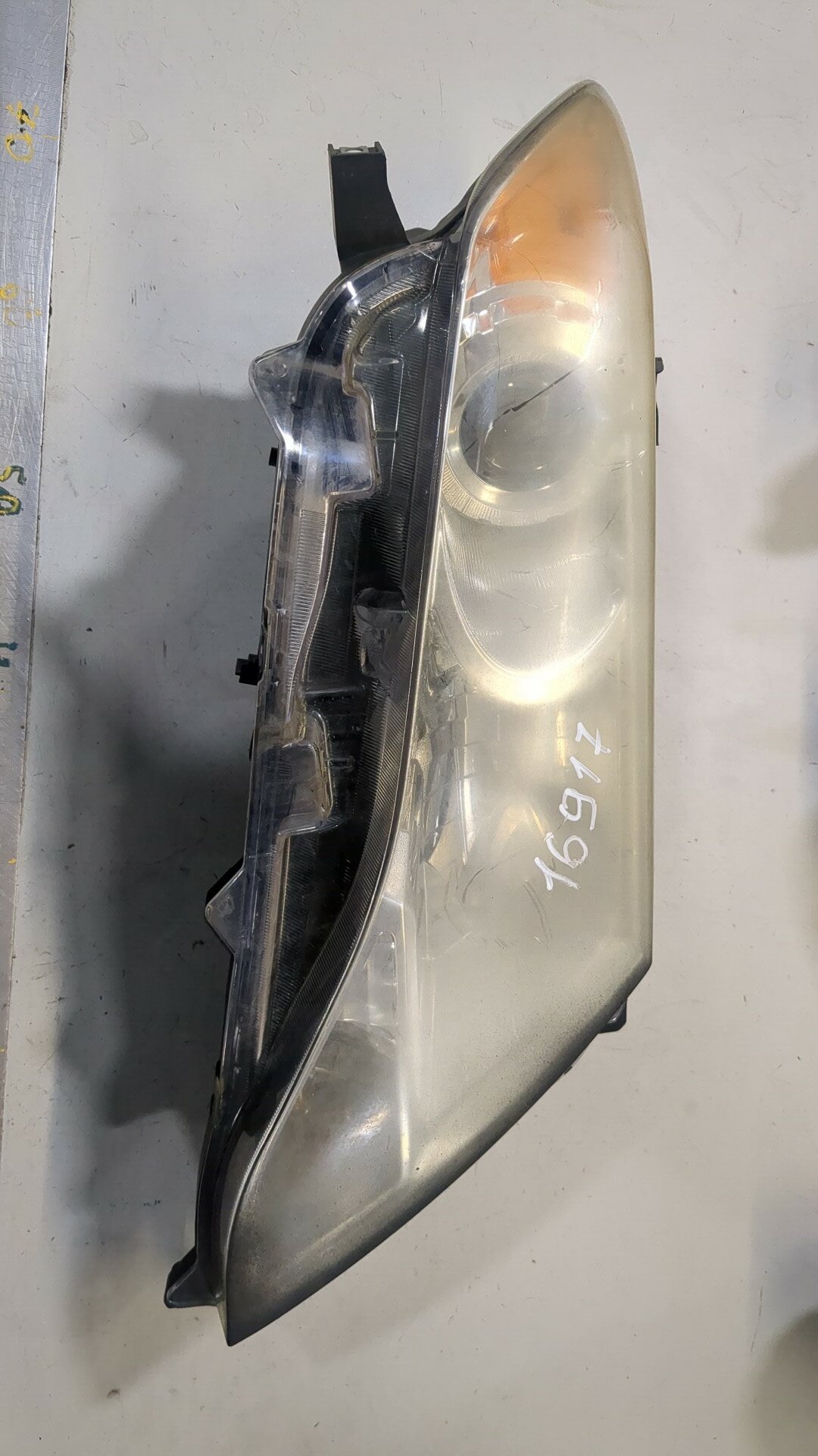 Фара (передняя) правая Toyota Venza Б/У