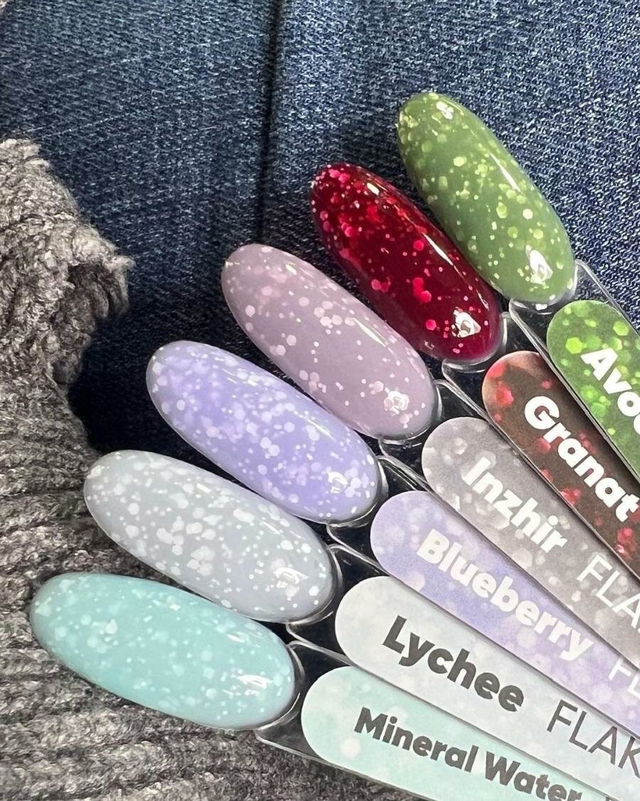 Patrisa Nail, Flake Base Blueberry - Цветная база с белыми шестигранниками (8 мл)