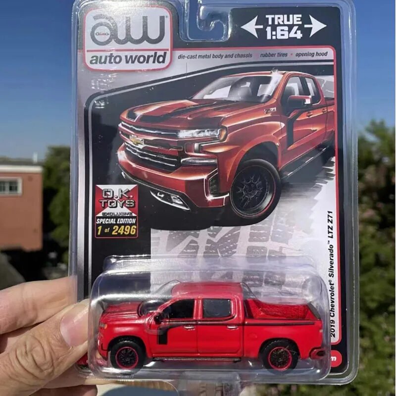 Auto World 1/64 Chevrolet Silverado LTZ Z71 Красный