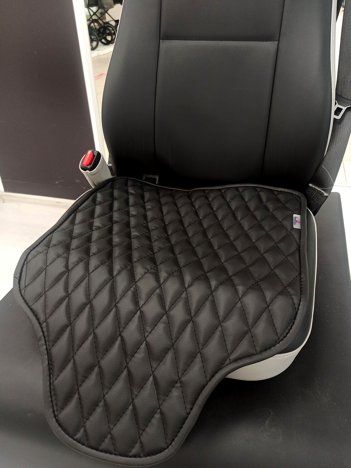 Защита сиденья под детское автокресло 1/2 Fiorellino UnderSeat черный