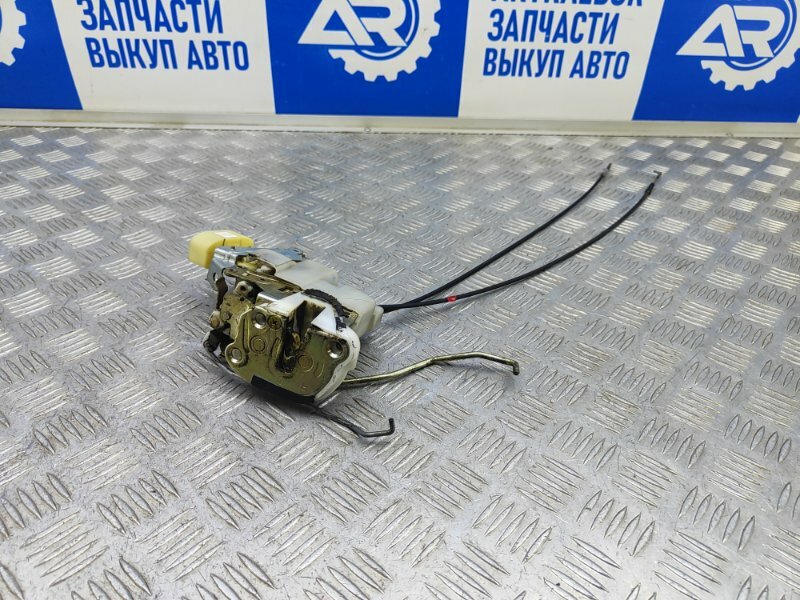Б/У Замок двери передней правой Toyota Prius / Тойота Приус 1.5 1NZFXE 58 Л.С 1998