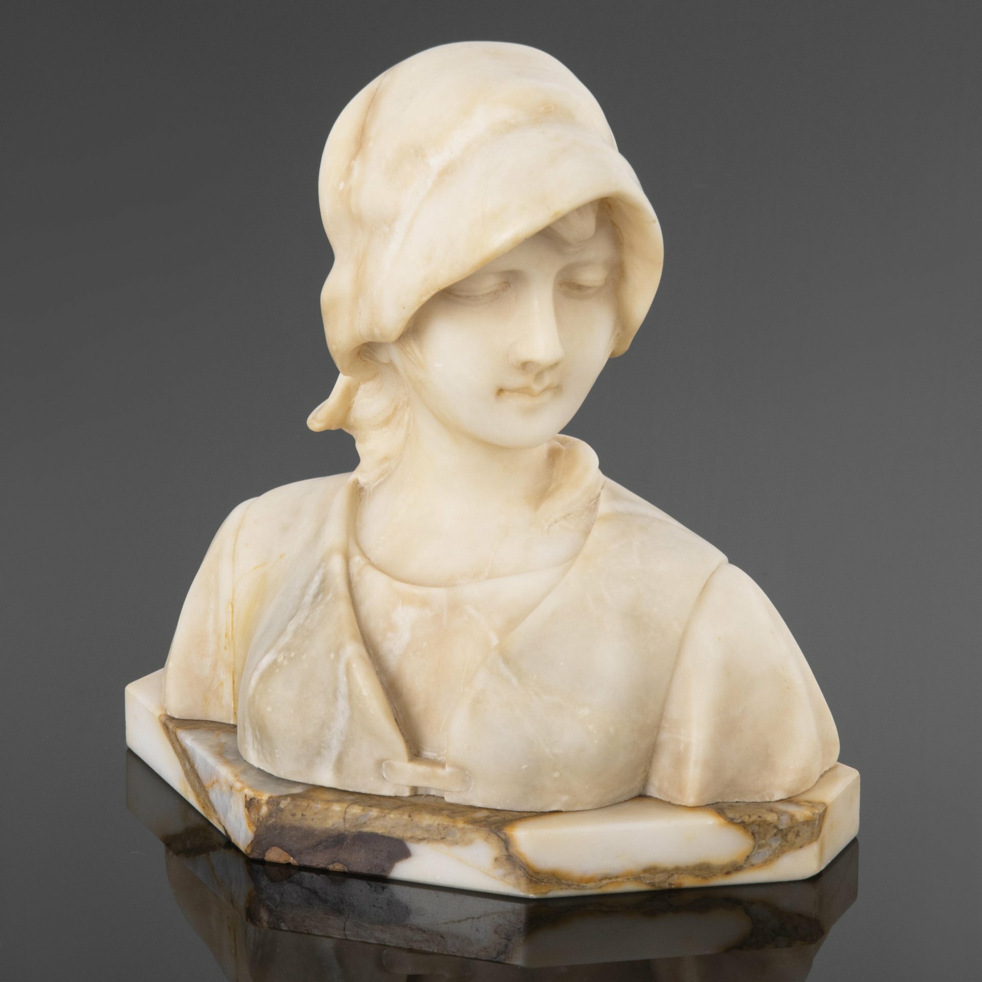 Бюст "Юная девушка", мрамор, Скульптор Fritz Kochendörfer, Германия, 1900-1930 гг.