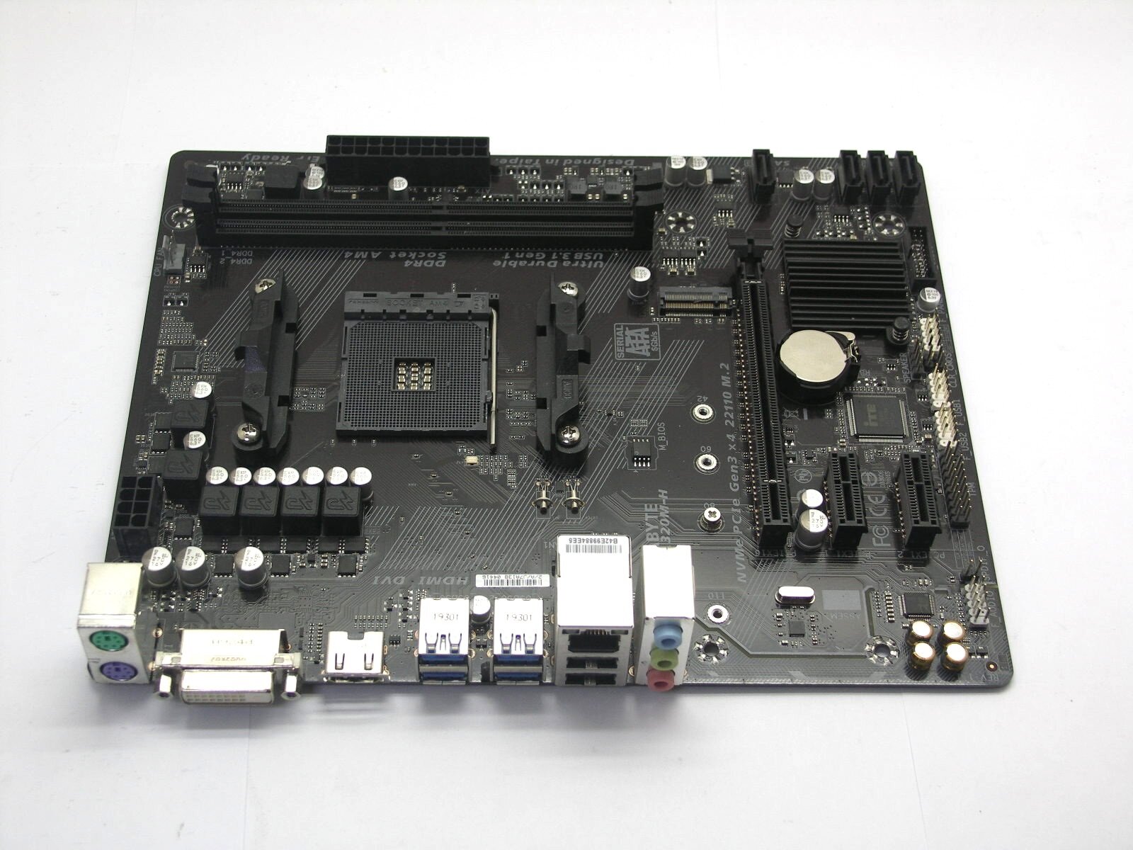 Материнская плата S-AM4 Gigabyte GA-A320M-H Rev 1.2 A320/2DDR4/PCI-E/M.2/DVI-D/HDMI/LAN/Sb/mATX, без планки