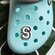Джибитс Буква S на Crocs