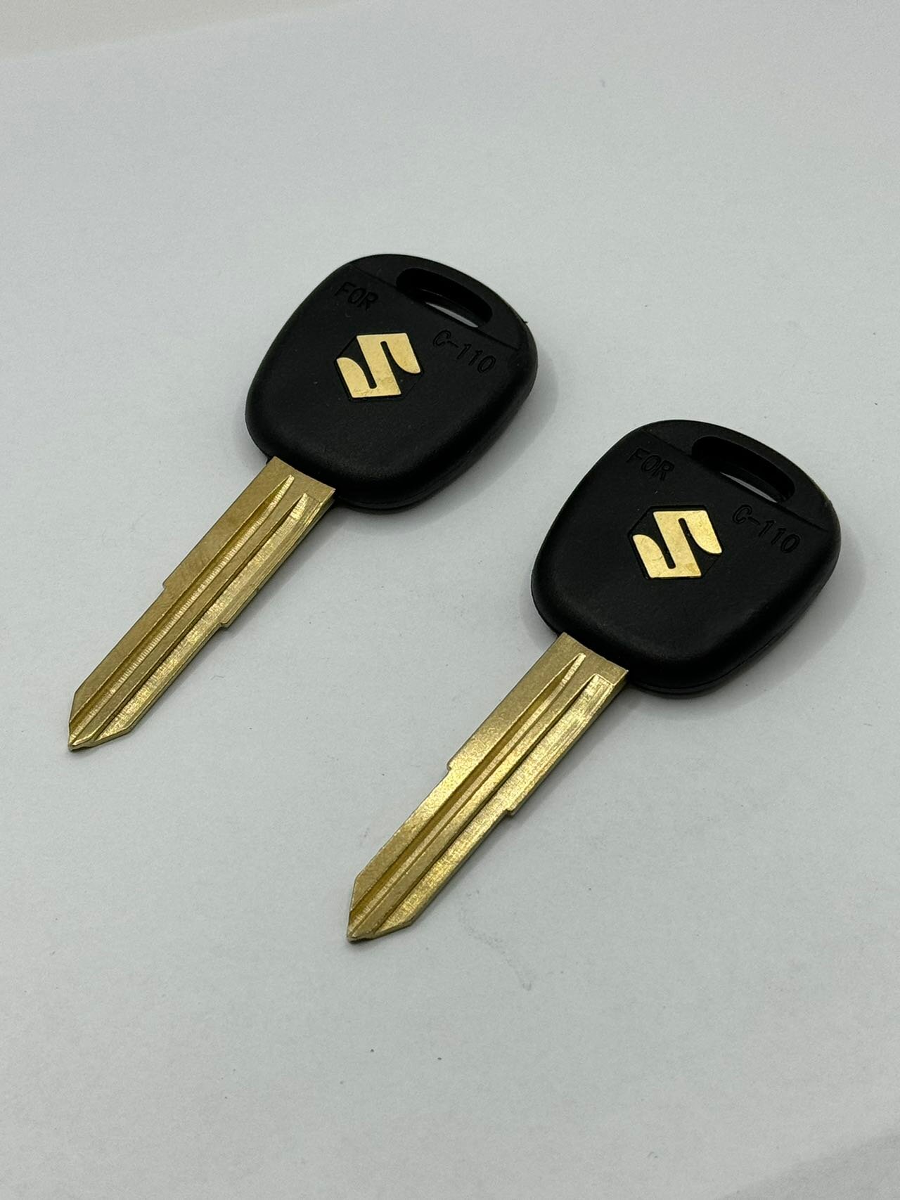 Заготовка ключа Сузуки SUZUKI SUZUKI_SZ12_лого золото (C-110) 10 шт .
