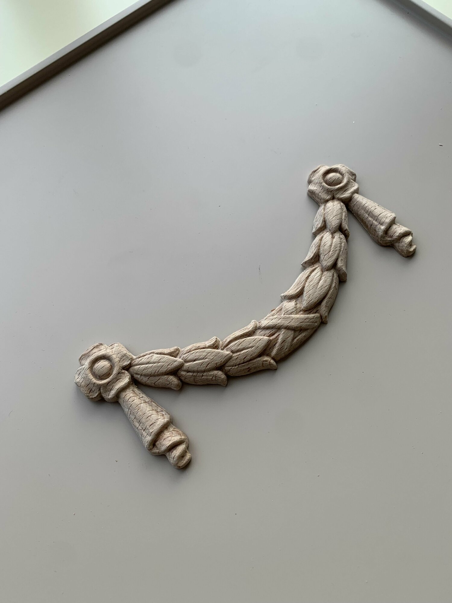 Резной декор MT268 из массива дерева 170 x 65 x 8 (мм)