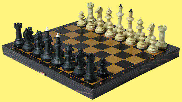 Шахматы, нарды, шашки Айвенго (чёрно-золотые, 4 в 1)