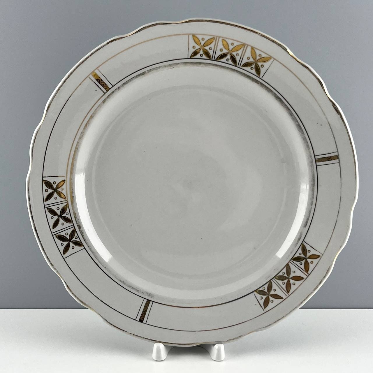 Винтажное блюдо "Золотой декор". Фарфор Коростень, позолота. СССР, 1970-е.